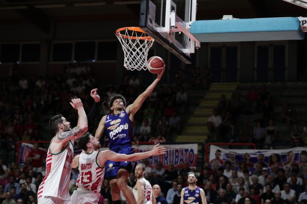 L’abbraccio di Casale. Novipiù resta in A2 - Il Piccolo