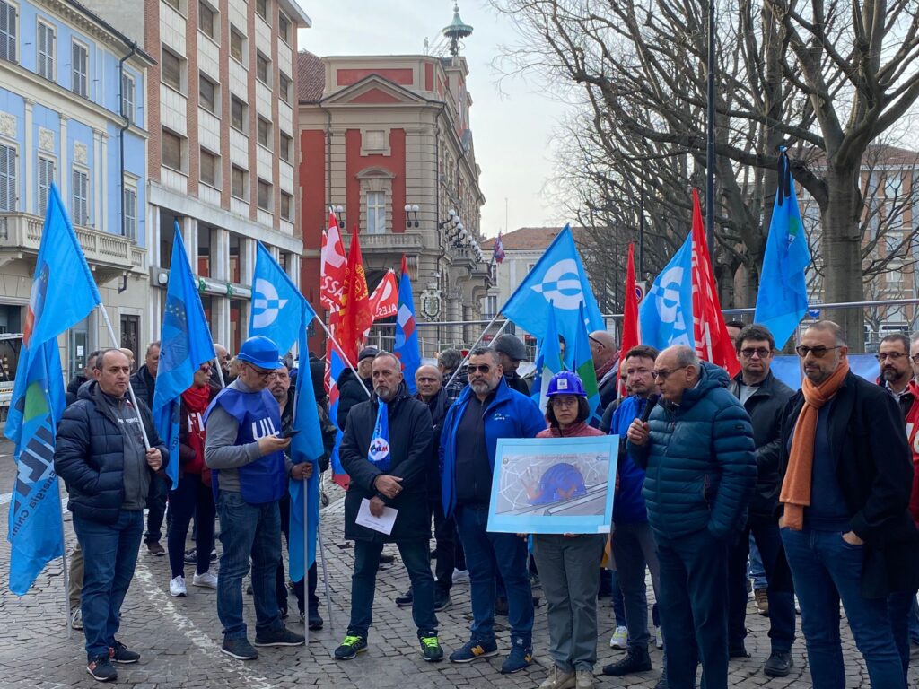 Feneal Uil e Fillea Cgil: Feneal Uil e Fillea Cgil: