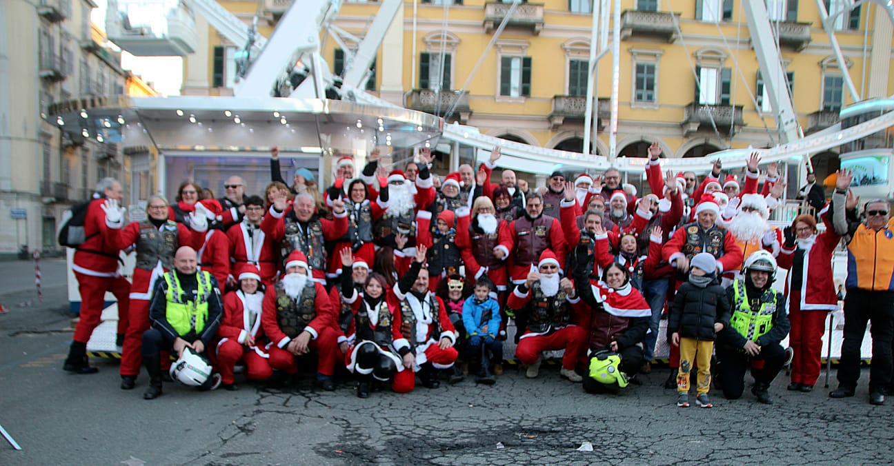 Monferrato Chapter, gli auguri in costume da Babbo - Il Piccolo