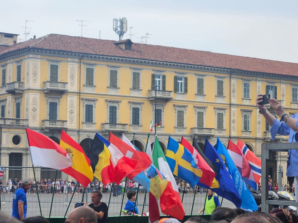 Madonnina dei Centauri, in migliaia alla sfilata: "Una festa che unisce ...