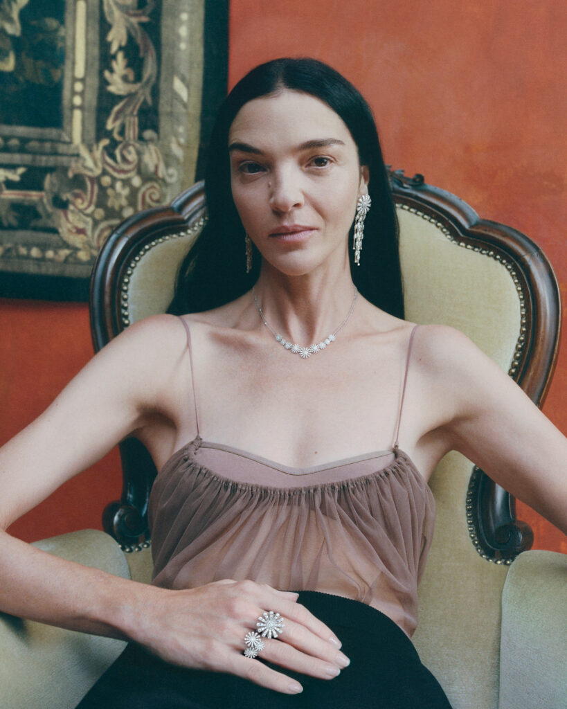 Damiani lancia la Holiday Campaign con I.N e Mariacarla Boscono - Il ...