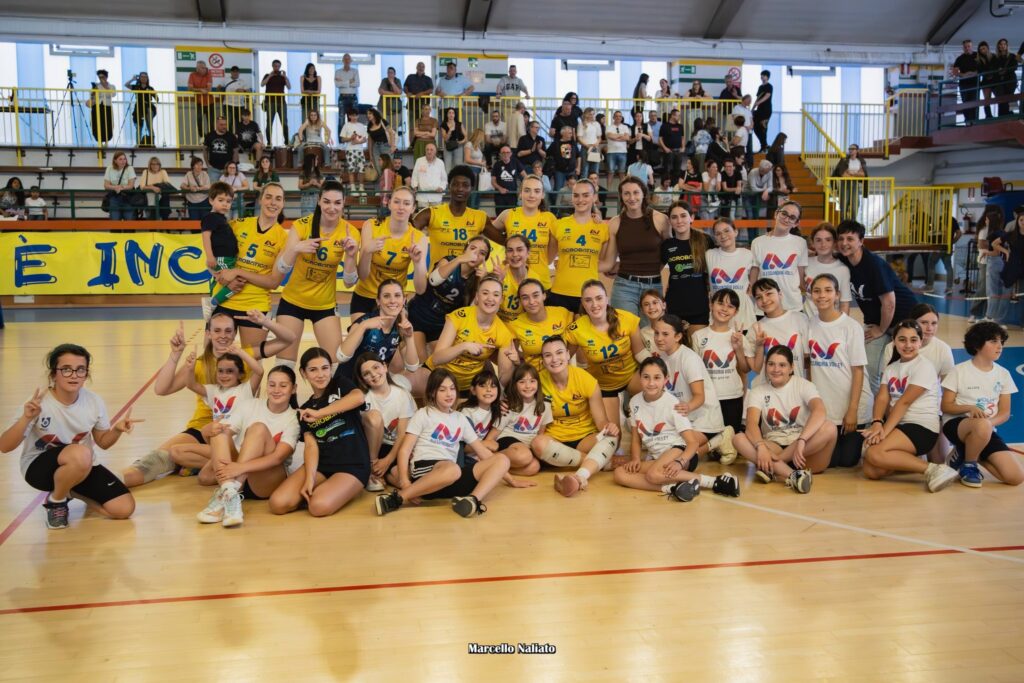 Alessandria, l'Acrobatica volley fa festa al Salotto - Il Piccolo